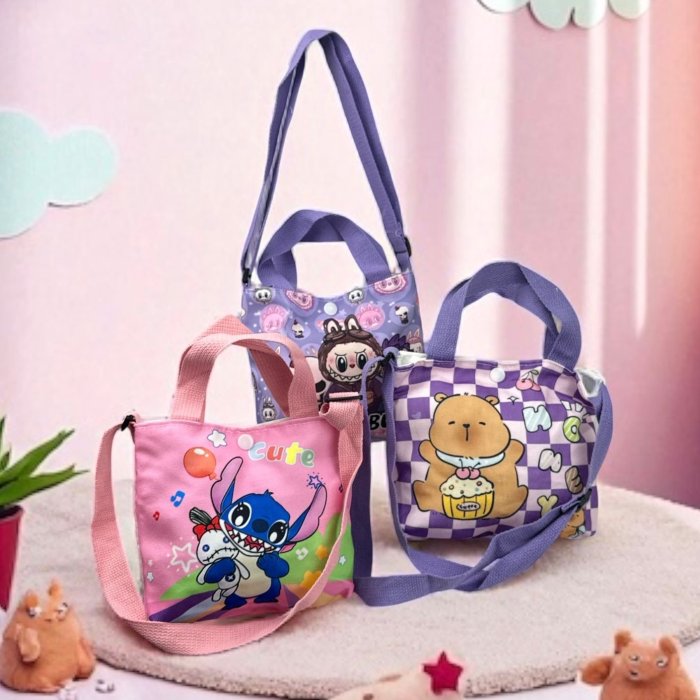 Pqte. 3 PZAS MINI CROSSBODY DISEÑO SURTIDO (STITCH, CAPYBARA Y LABUBU)